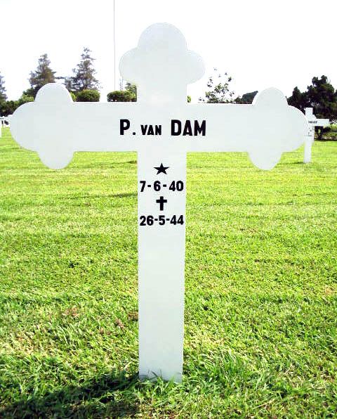 Pauline van Dam | Oorlogsgravenstichting